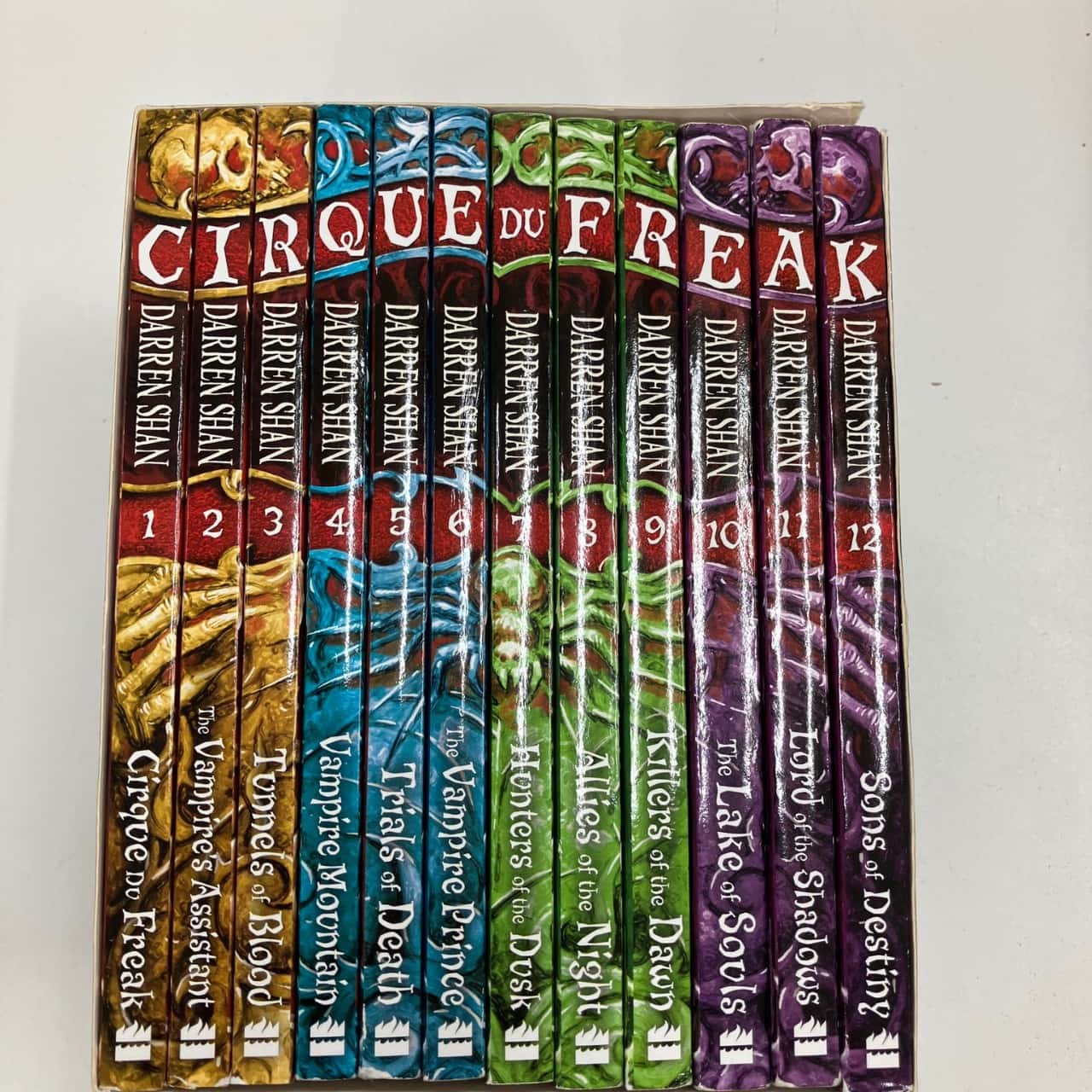 The Saga of Darren Shan - Cirque De Freak 12 books(s)