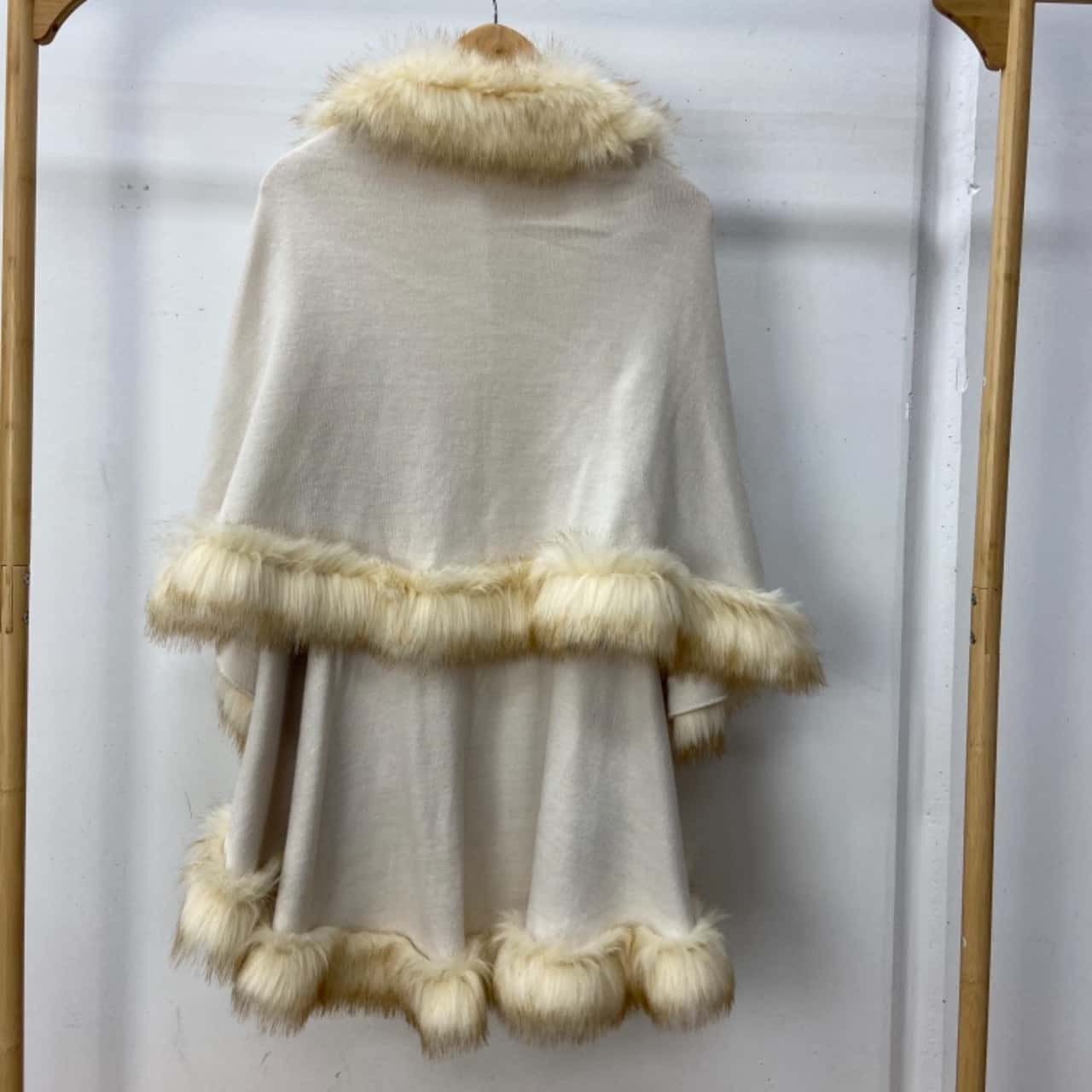 Ameise Womens Cape Cream (s)