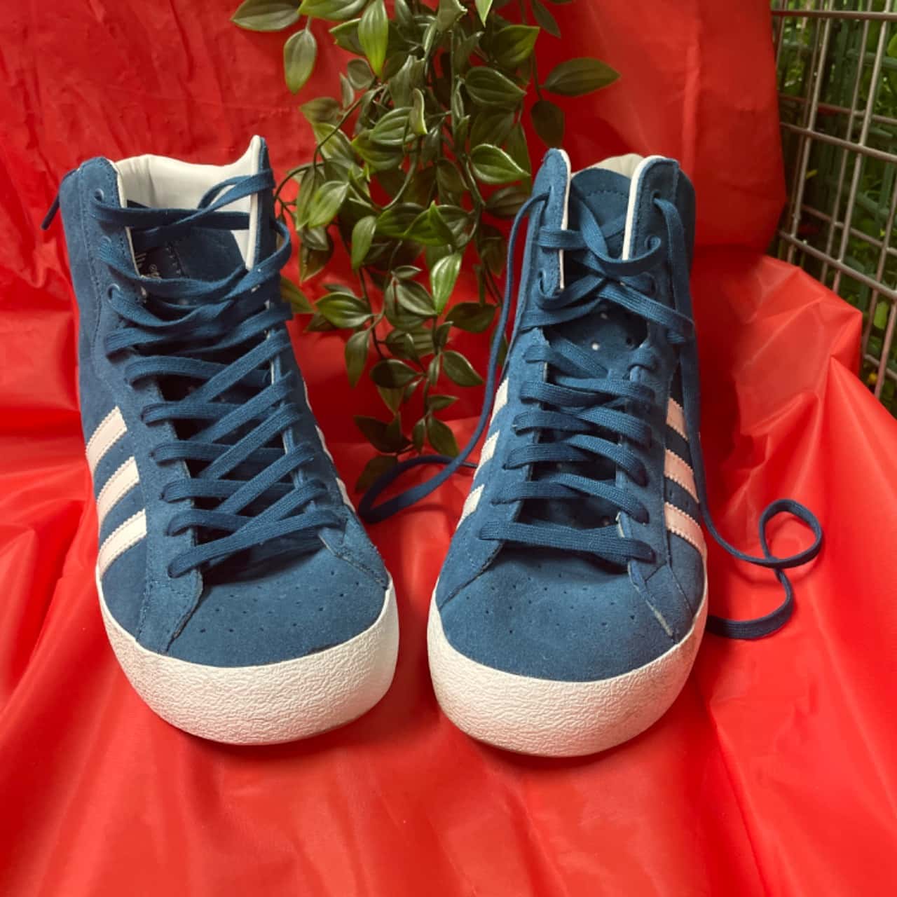 Adidas Womens Size 7 Blue / White (s)