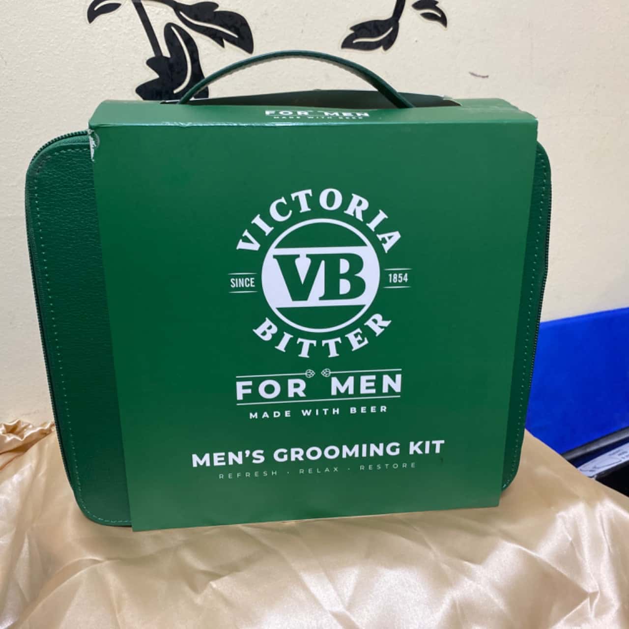 Mens VB grooming kit