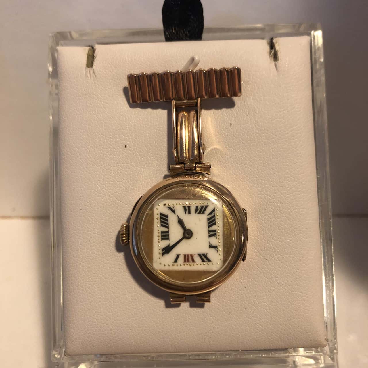 Womens 9ct Gold Nurses Watch (1930's era)(s)