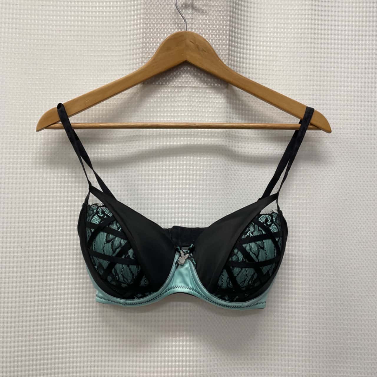 Womens Bra Size 14D Black / Green (s)