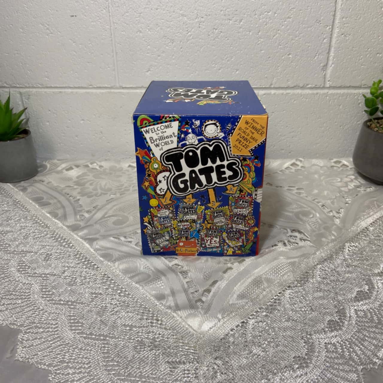 Welcome to The Brilliant World of Tom Gates 1-9 Box Set Books
