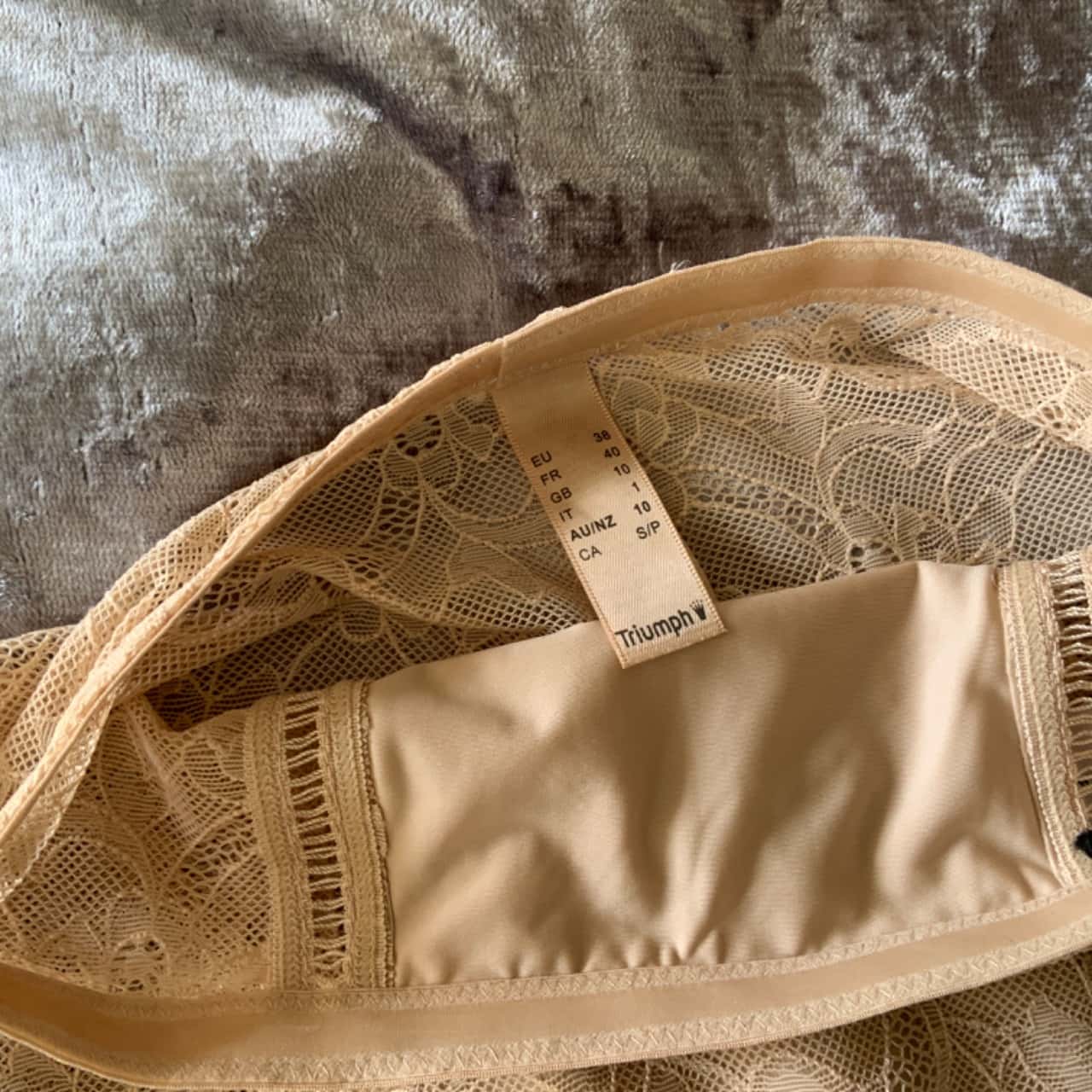 BNWT Triumph Shape Sensation Womens Size 10 Nude (s)