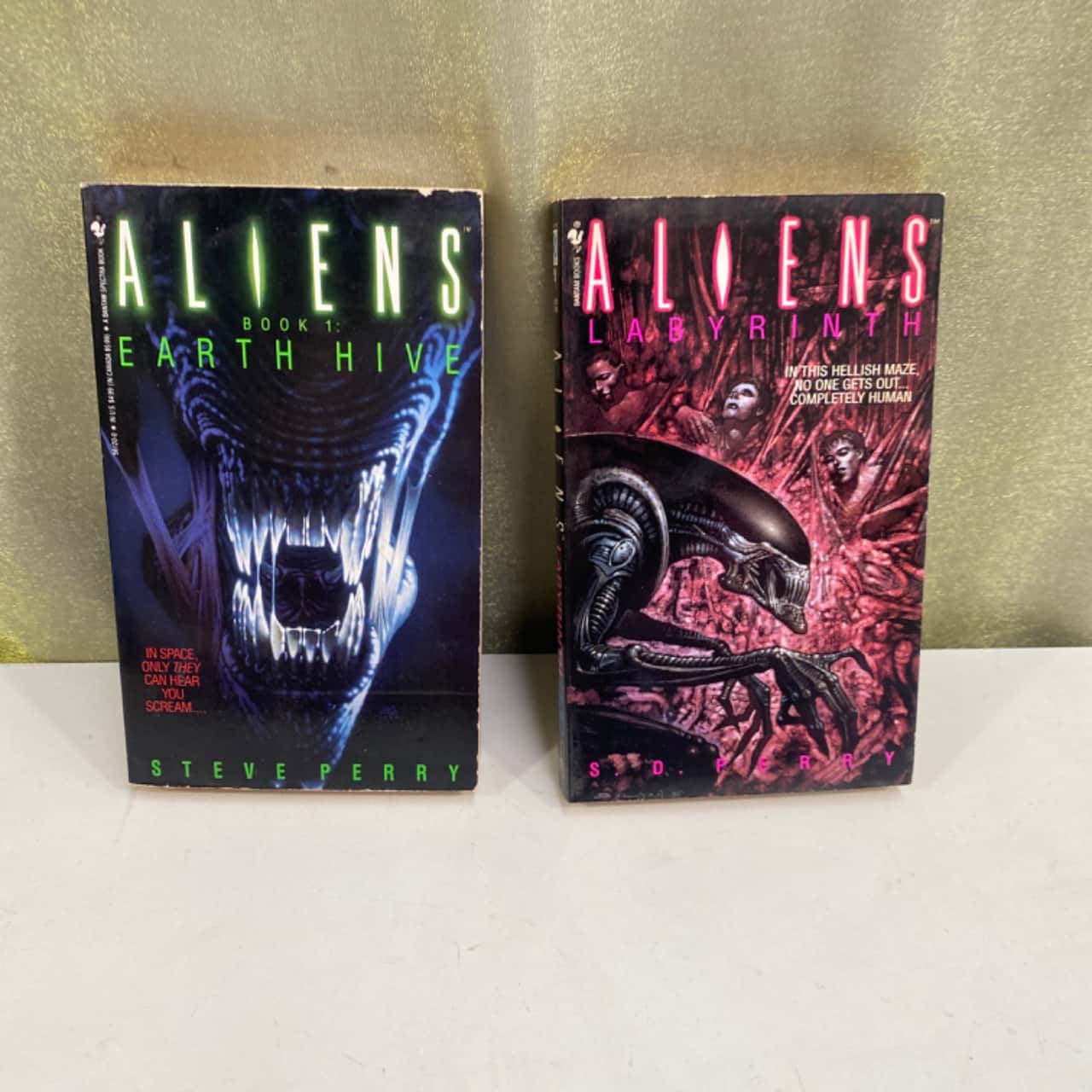 Vintage Aliens books x2(s)