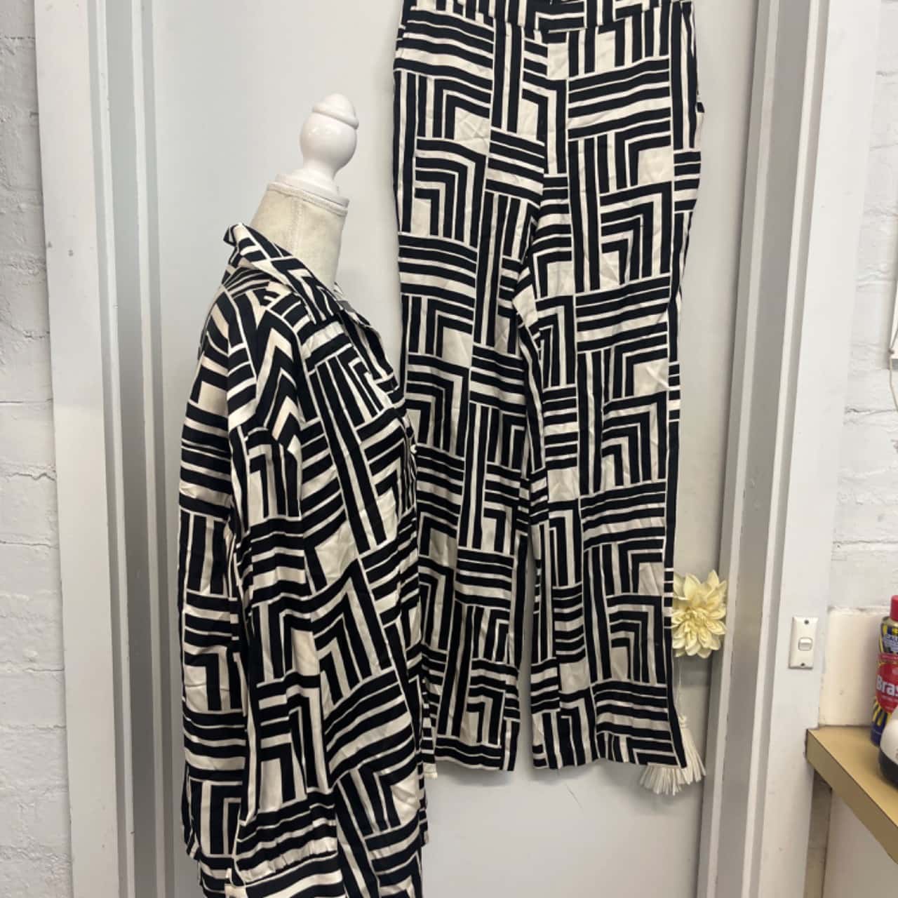 Decjuba Black and White twin set. Size S (s)