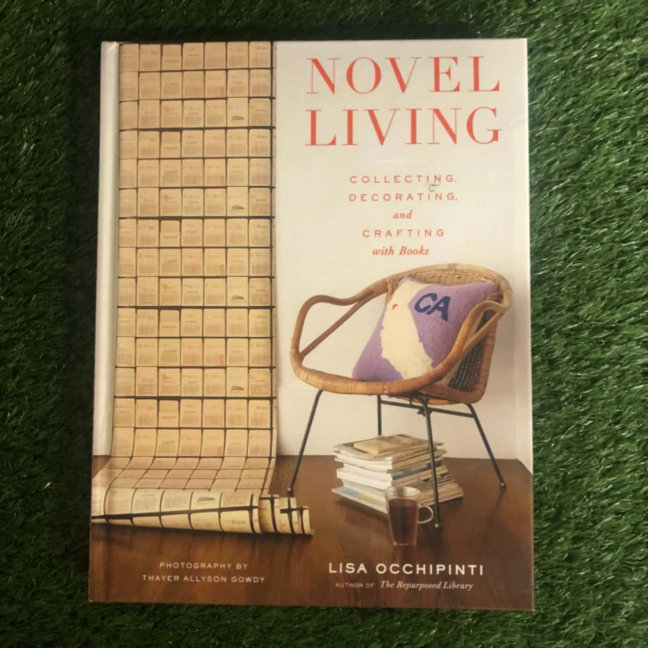 Novel Living: Collecting, Decorating, and Crafting with Books by Lisa ...