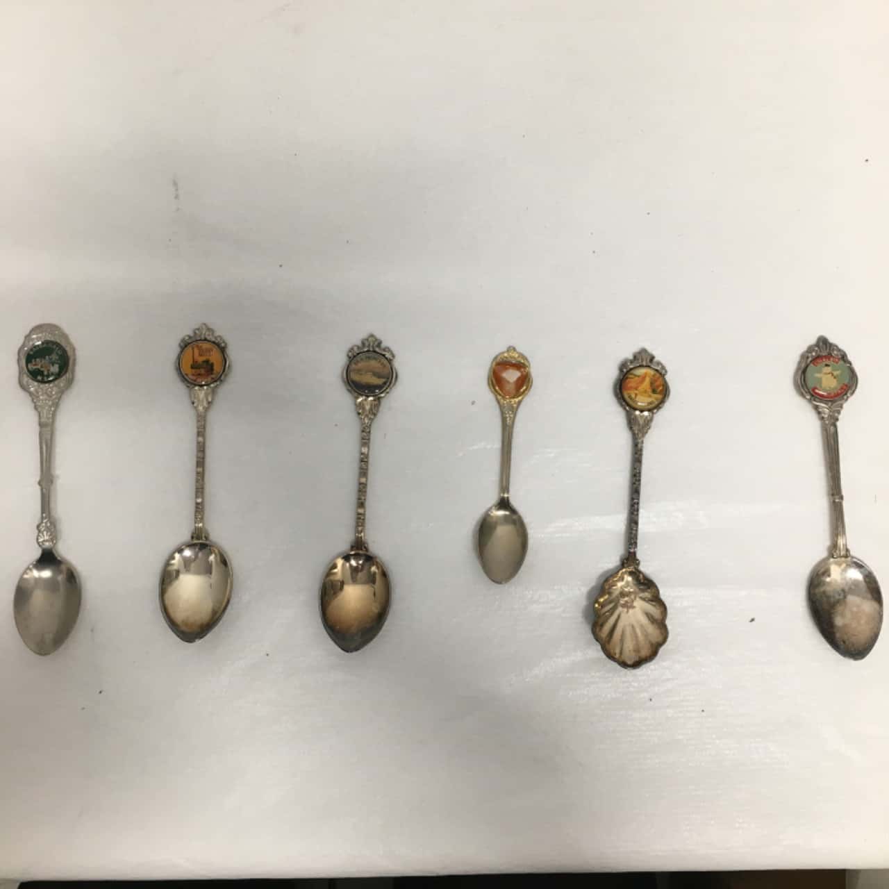 6 Collectable Spoons (s)