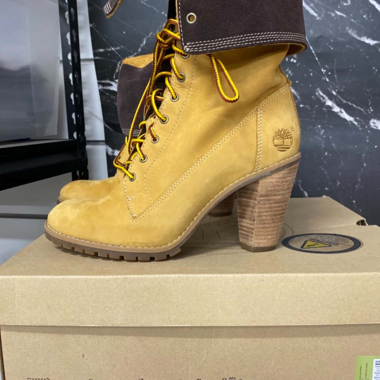 Timberland Womens Size 8 Brown boots (s)