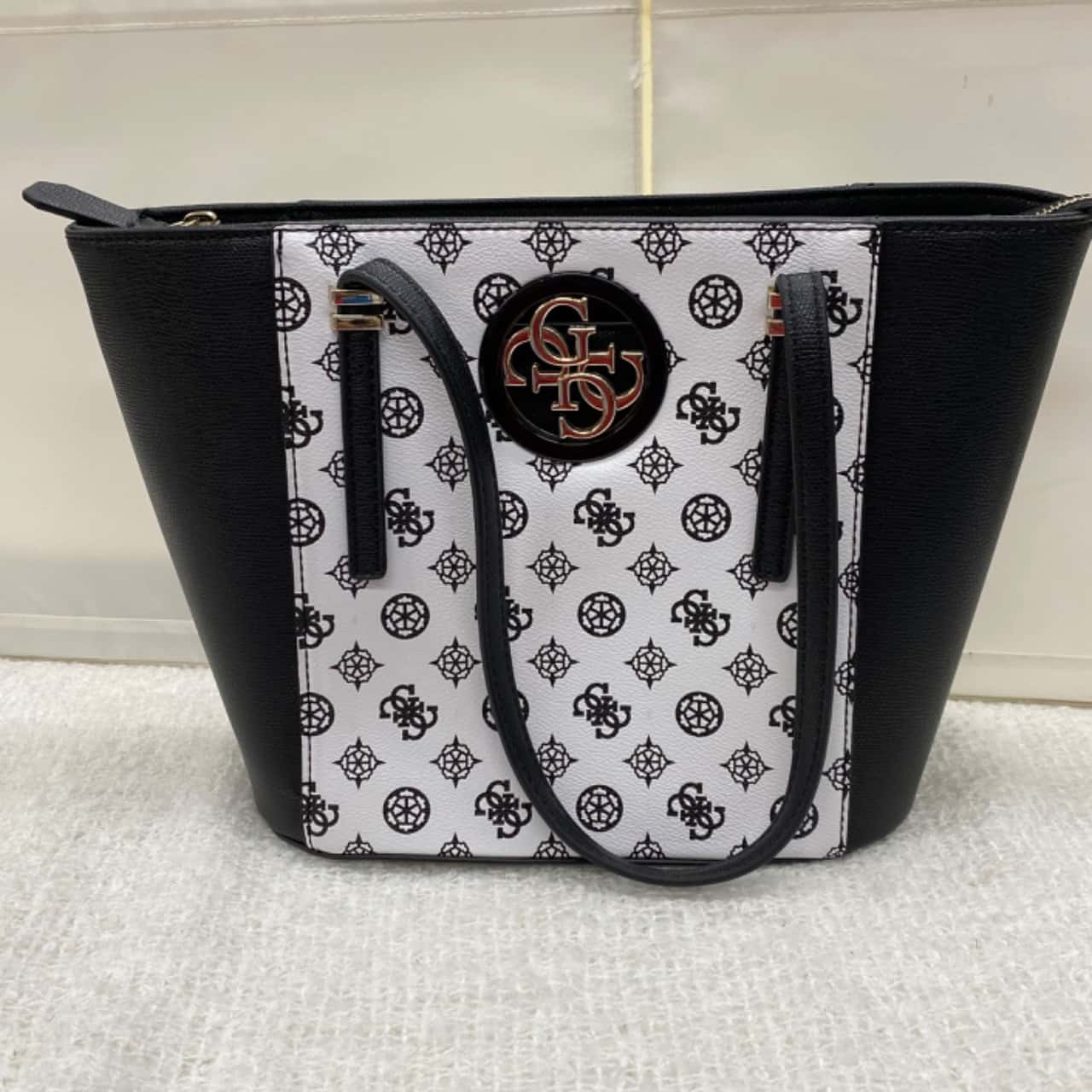 Guess Women’s Tote Bag , Black / White (s) - New Without Tags | Salvos ...