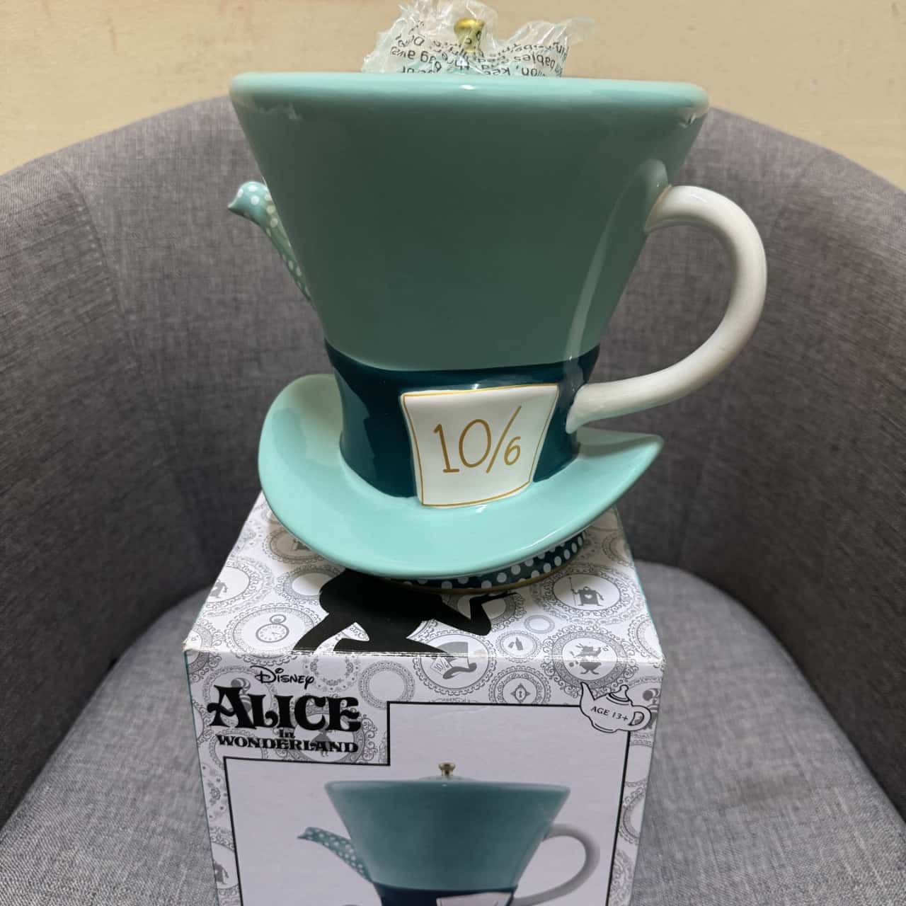 Alice in Wonderland - Mad Hatter Tea Pot (s)