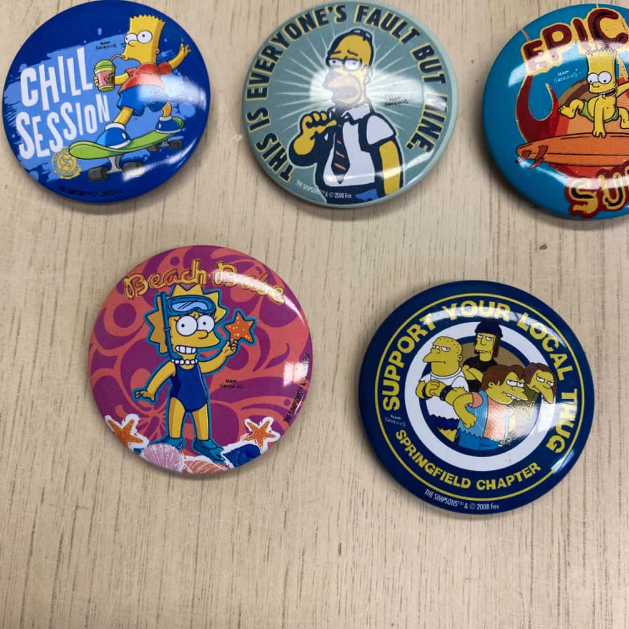 Lot of 7 Simpsons Badges Pins 2008