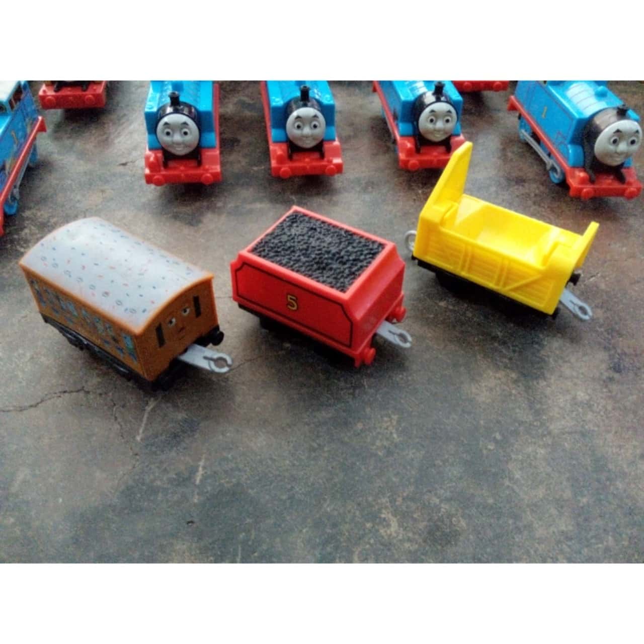 Thomas The Tank Engine TTTE Assorted Engines + Buildings