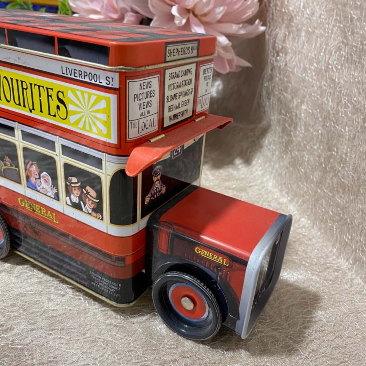 Vintage Walkers Biscuitt Tin Collectable(s)
