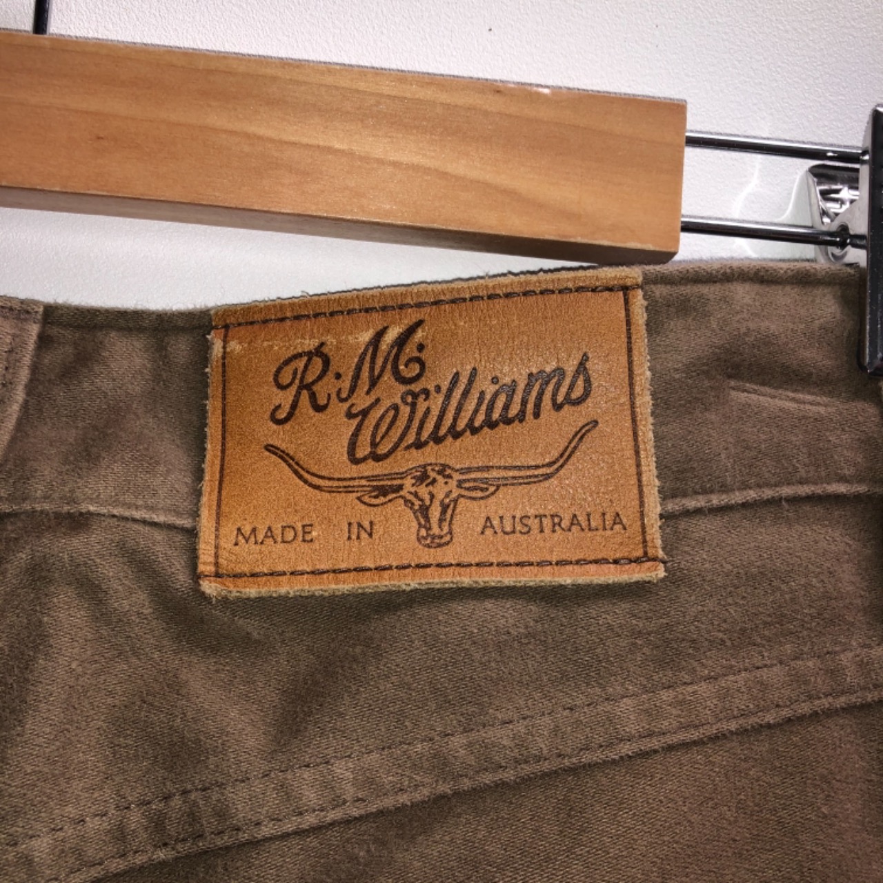 REDUCED R.M.Williams Mens Size 33R Relaxed Fit Pants Brown (s)