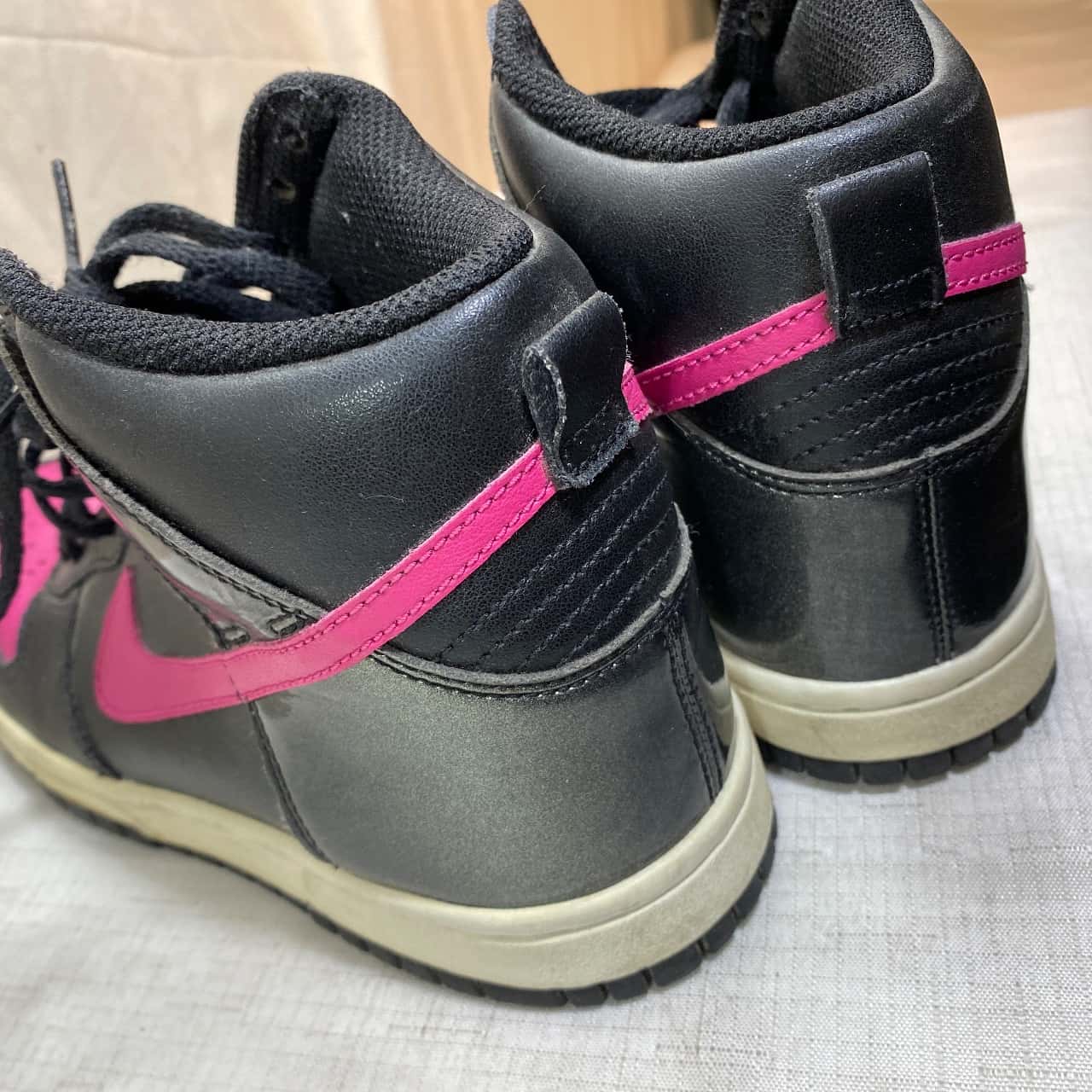 Nike Womens Size 4 Shoes (s)