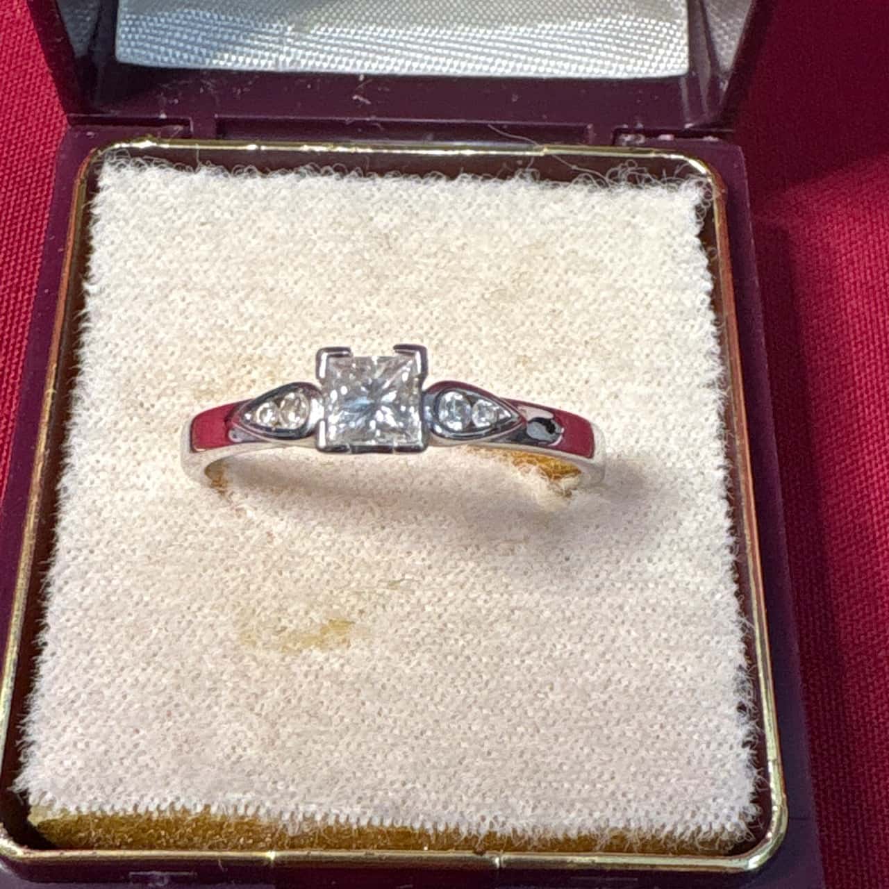 Women's Stamped 375 9ct Gold Princess Cut Diamond Ring (s)
