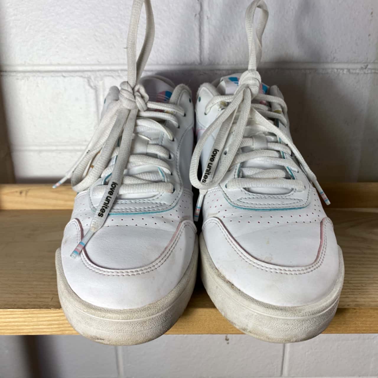 Adidas Womens Love Unites Sneakers Size 6.5 / 7 Blue/Pink/ White (s)