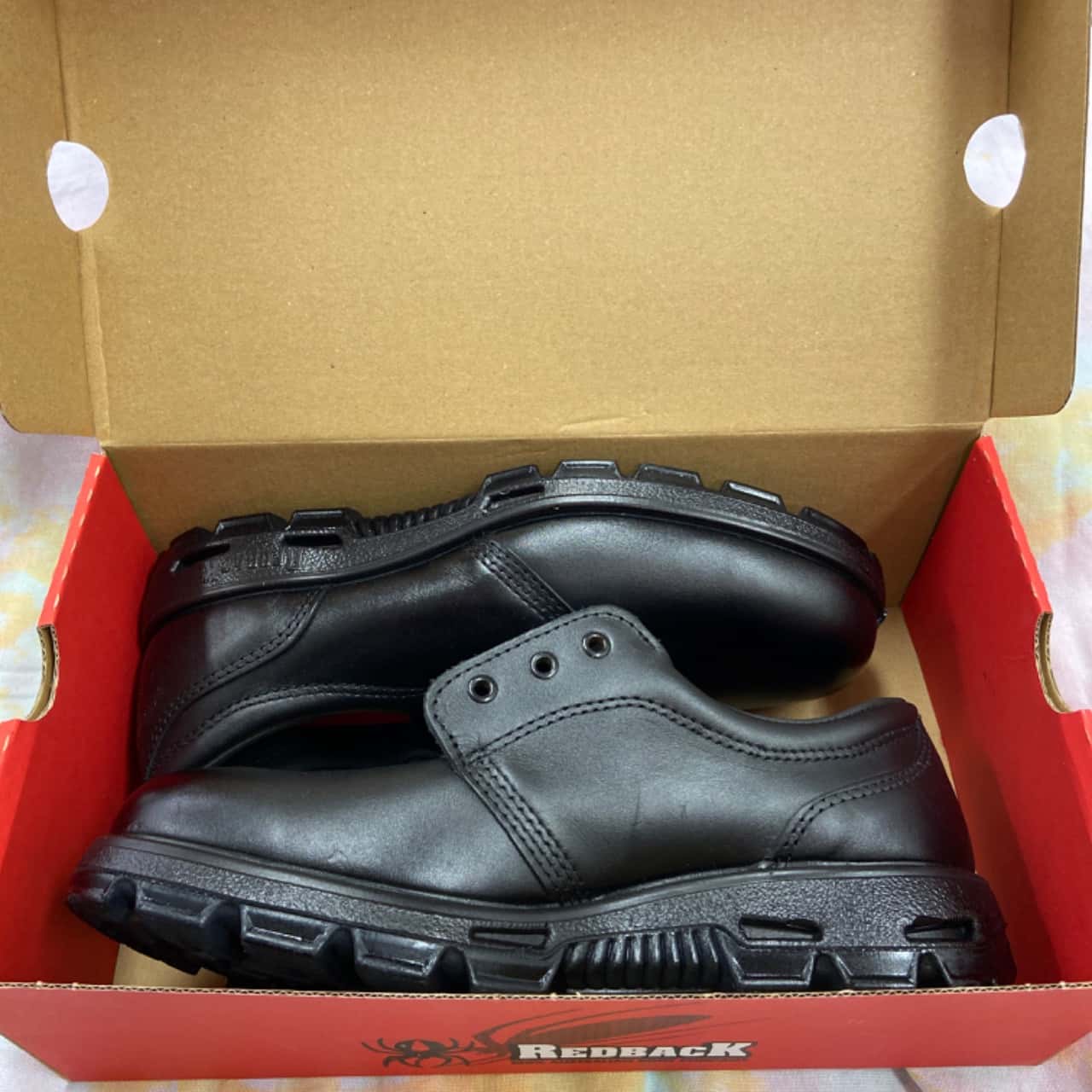 Redback Mens size 10 Oxford soft toe shoes