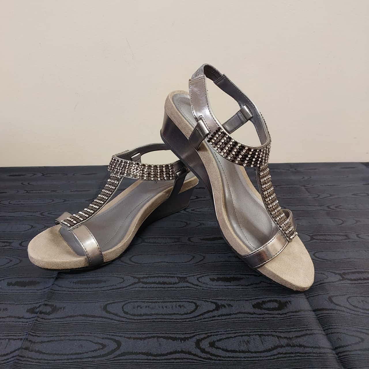 Dexflex Comfort Miranda Pewter Wedge Sandals Size 7W