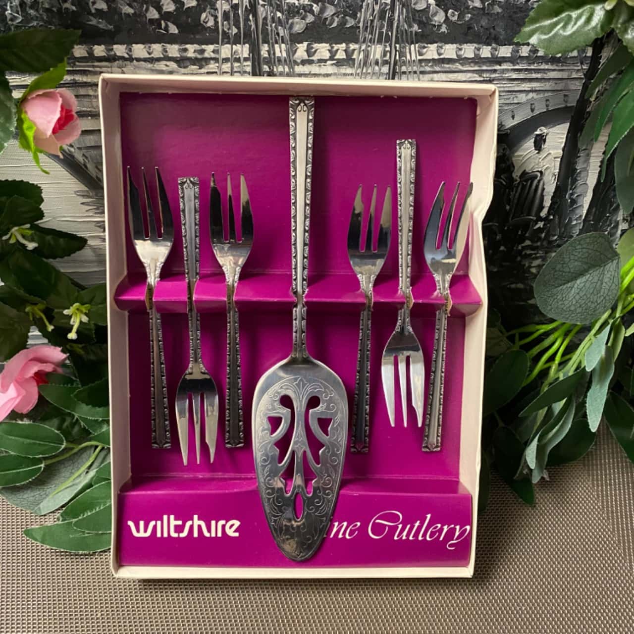 Brand new stainless steel Wiltshire fine cutlery- 7 piece cake set