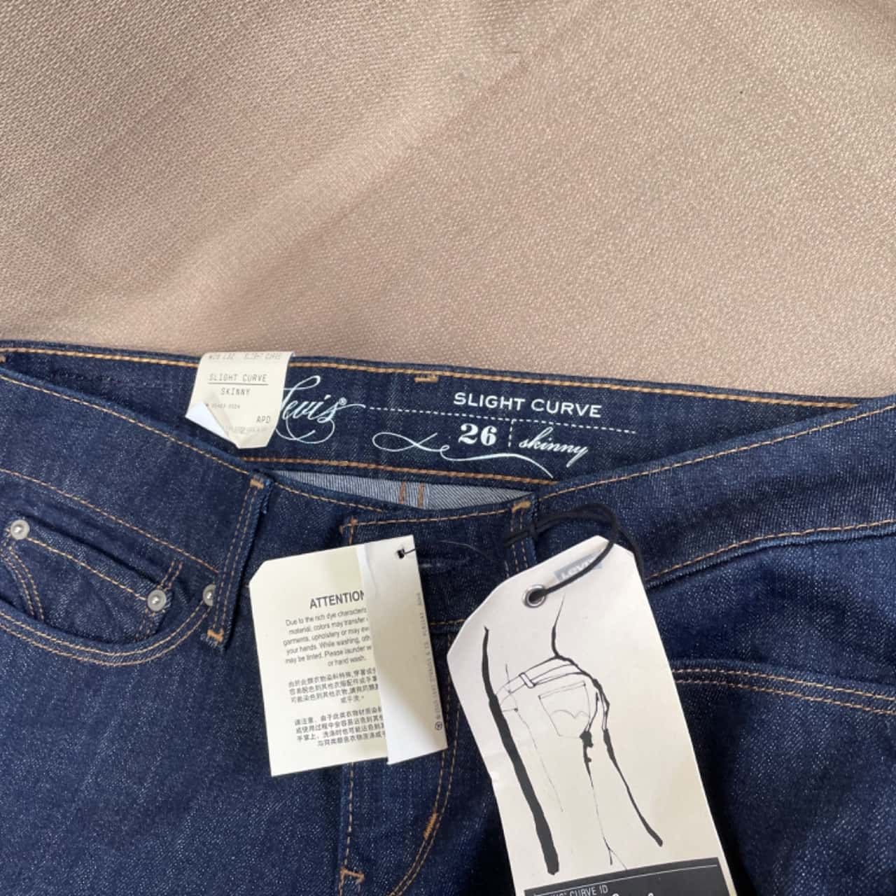 Levi Slight Curve Skinny Jeans. So 26W 32L(s)