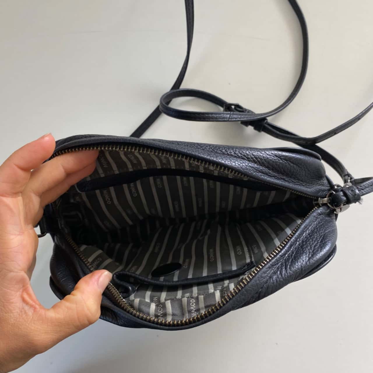 Mimco Black Leather Cross Body Bag (s)