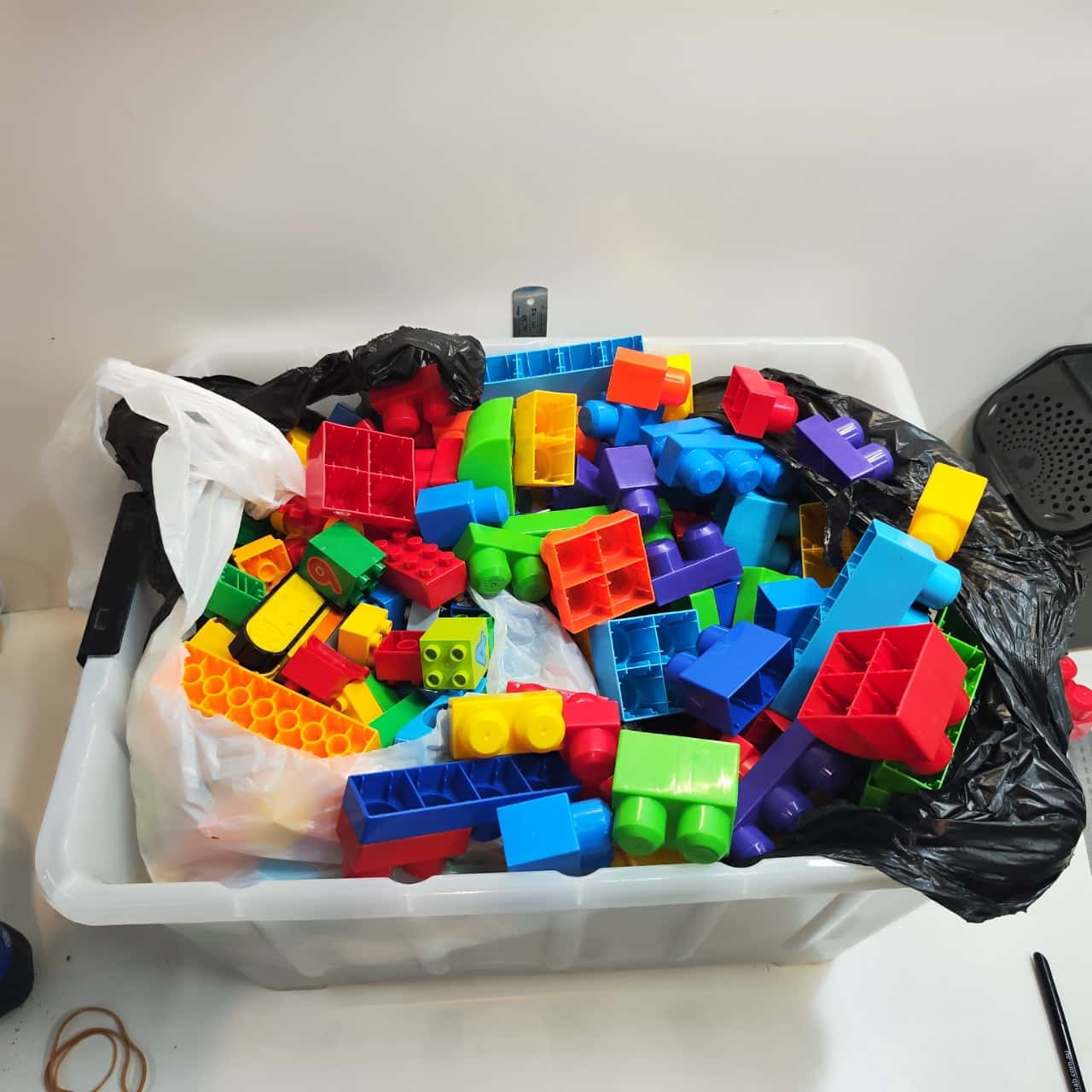 Large Tub of Lego Duplo (s)