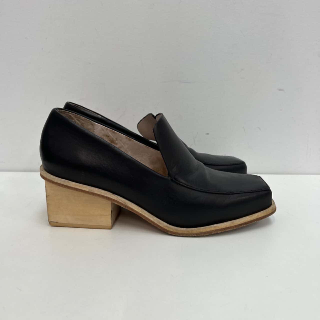 Gorman Size 38 Black Square Toe heel