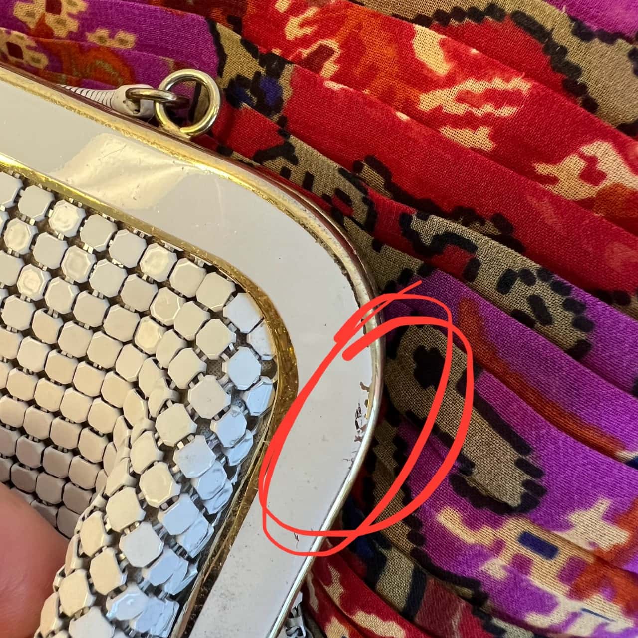 VINTAGE Handbag with Clasp Closure and Chain Handle - Off White / White