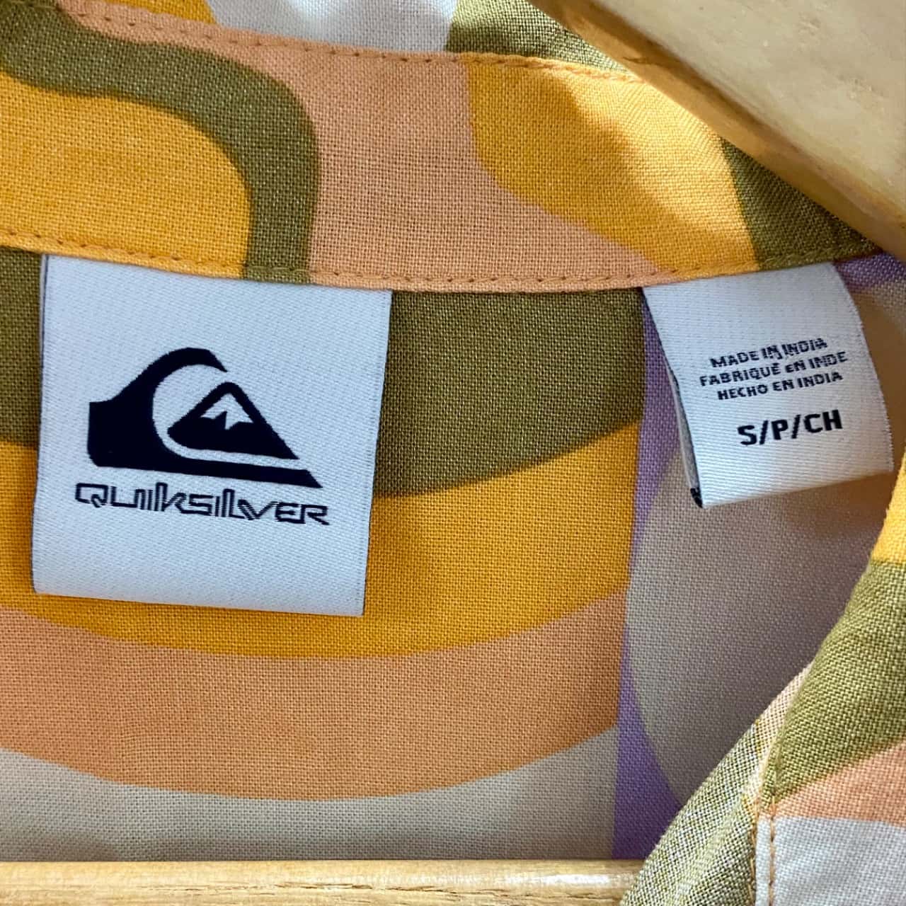 Quicksilver Size S Loose Fit Button Up / Shirts & Blouses / Short ...