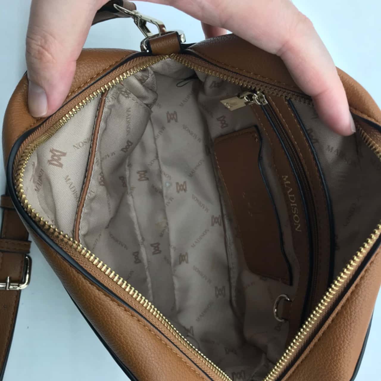 Madison Cross Body Bag (s)