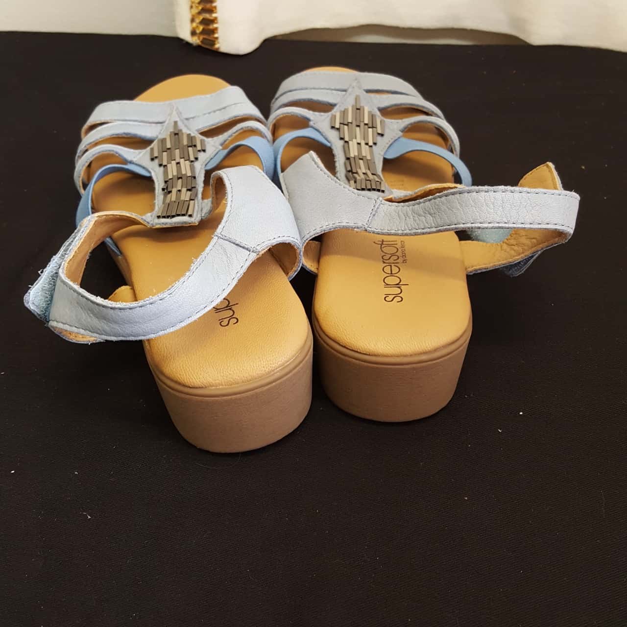 Diana Ferrari Blue Super soft Sandals Women's size 7