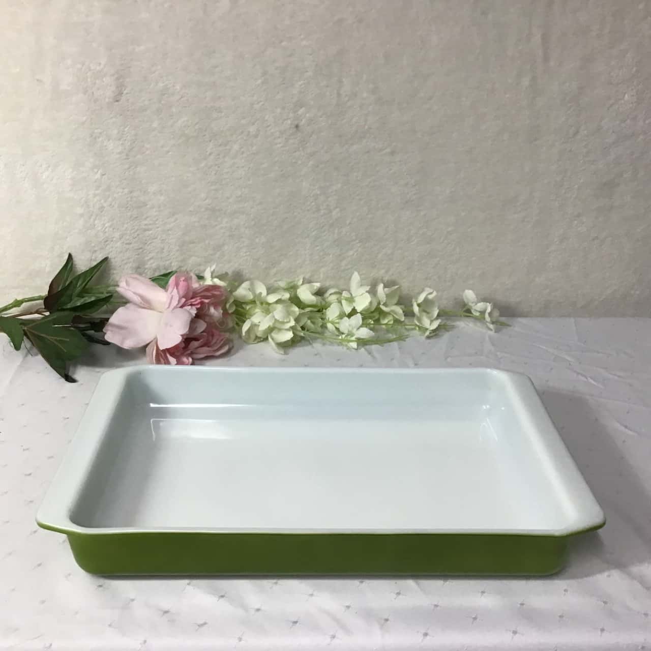 Vintage Pyrex Ovenware Olive Green / White Rectangular Baking Dish