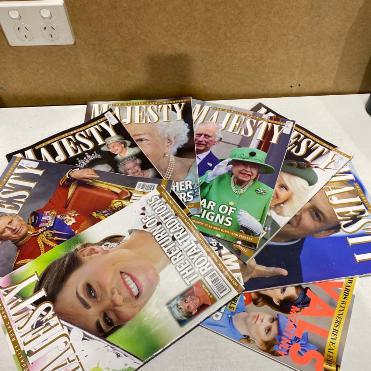 MAJESTY THE QUALITY ROYAL MAGAZINES SET OF 8(s)