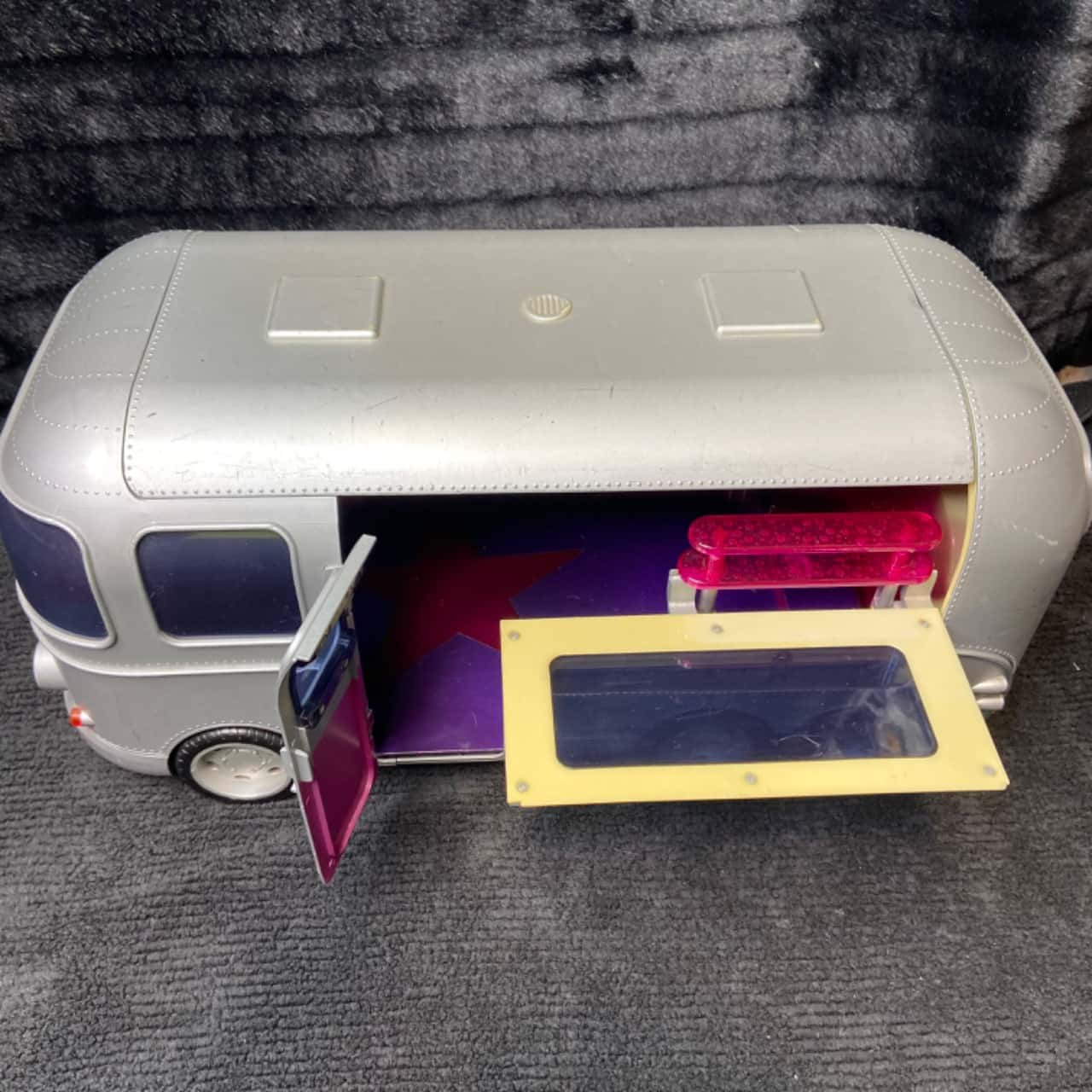 Bratz World Tour: 24 Inch Tour Bus - Silver