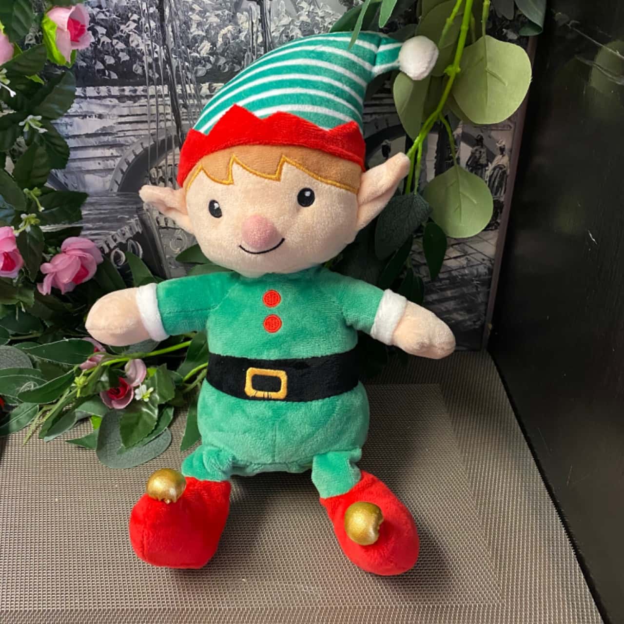 Talk back interactive Christmas elf. (s)