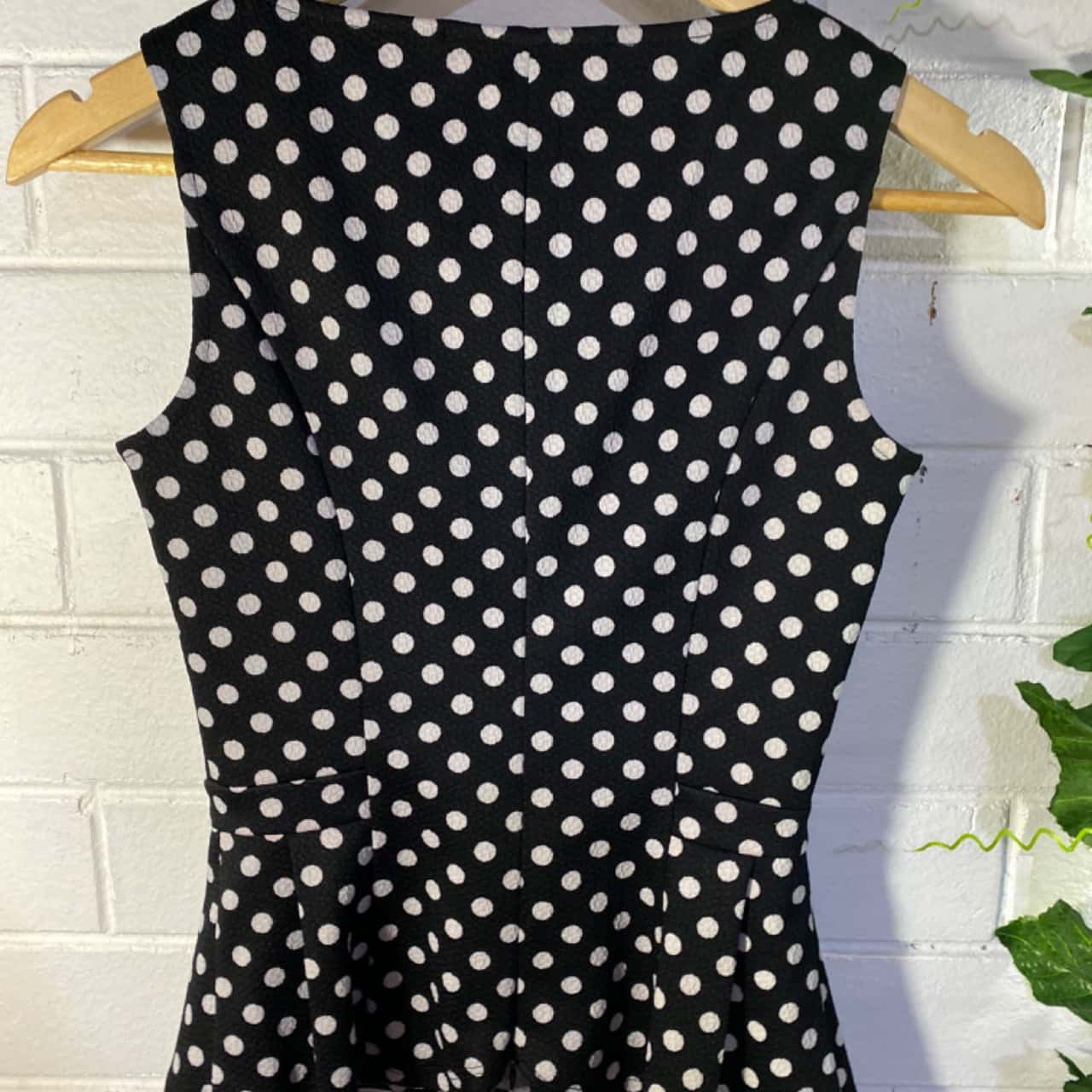 Review Womens Size 6 Sleeveless Top Black/ Polka Dot *Price Reduction*(s)