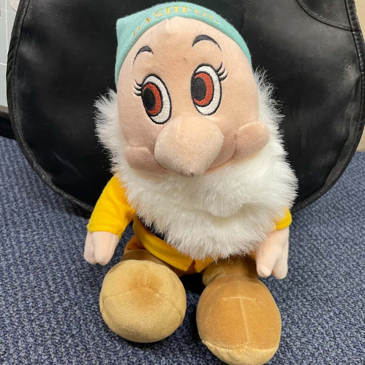 Stuffed toy: "Bashful" dwarf (Sleeping Beauty)