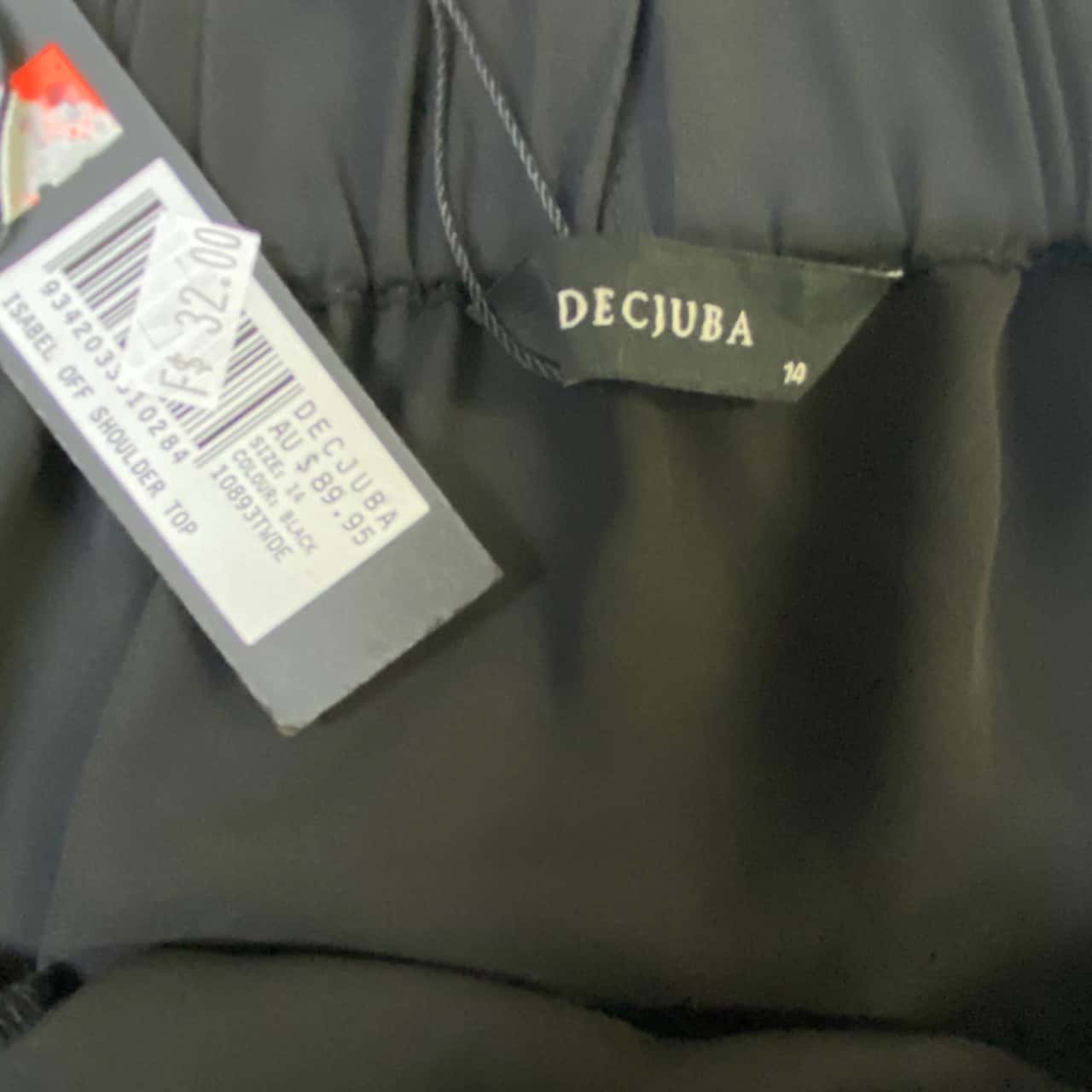 Decjuba Off-Shoulder Knot Long Sleeve