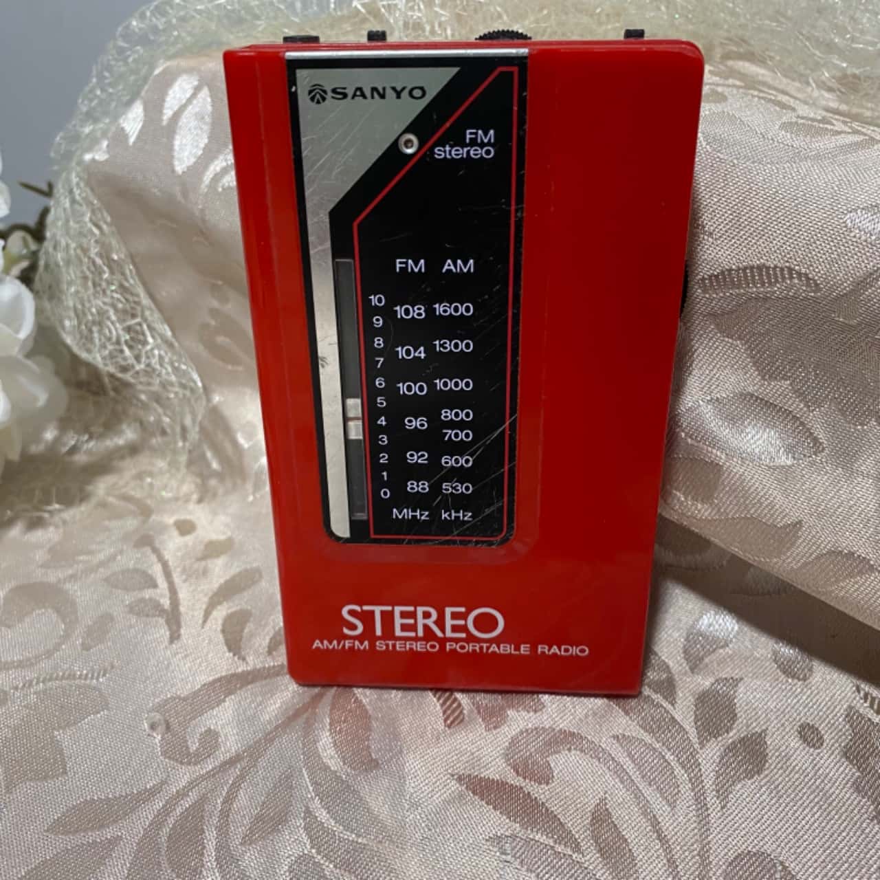 SANYO portable radio RED