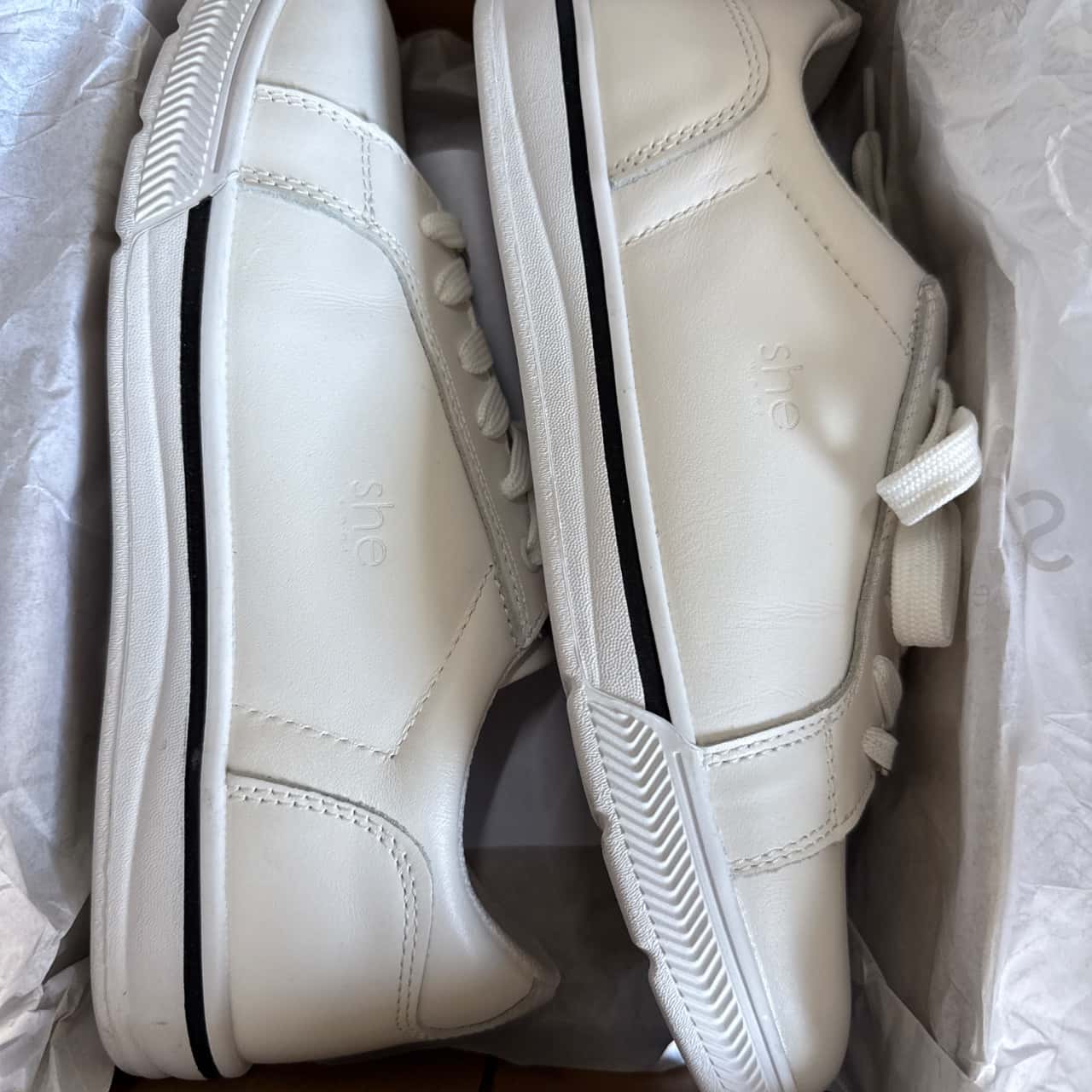 “She wear Supports 2” women's sneakers,size 42,supportive shoes ...