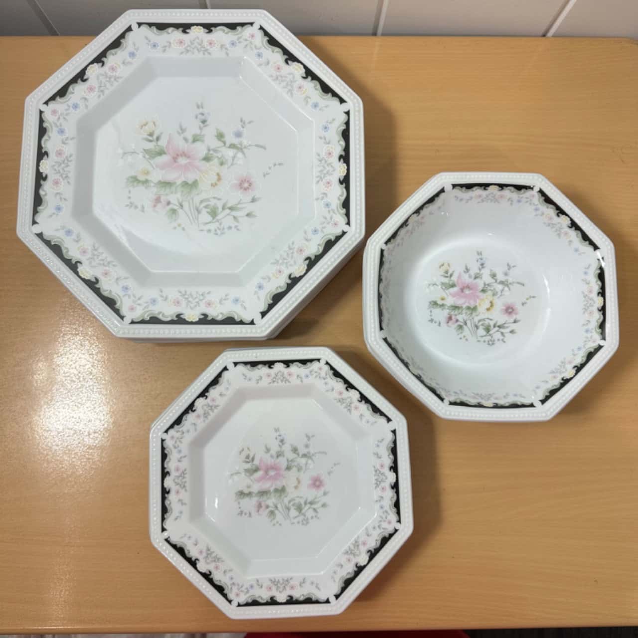 CAC Ceramic ‘Helen’ 12 Piece Set