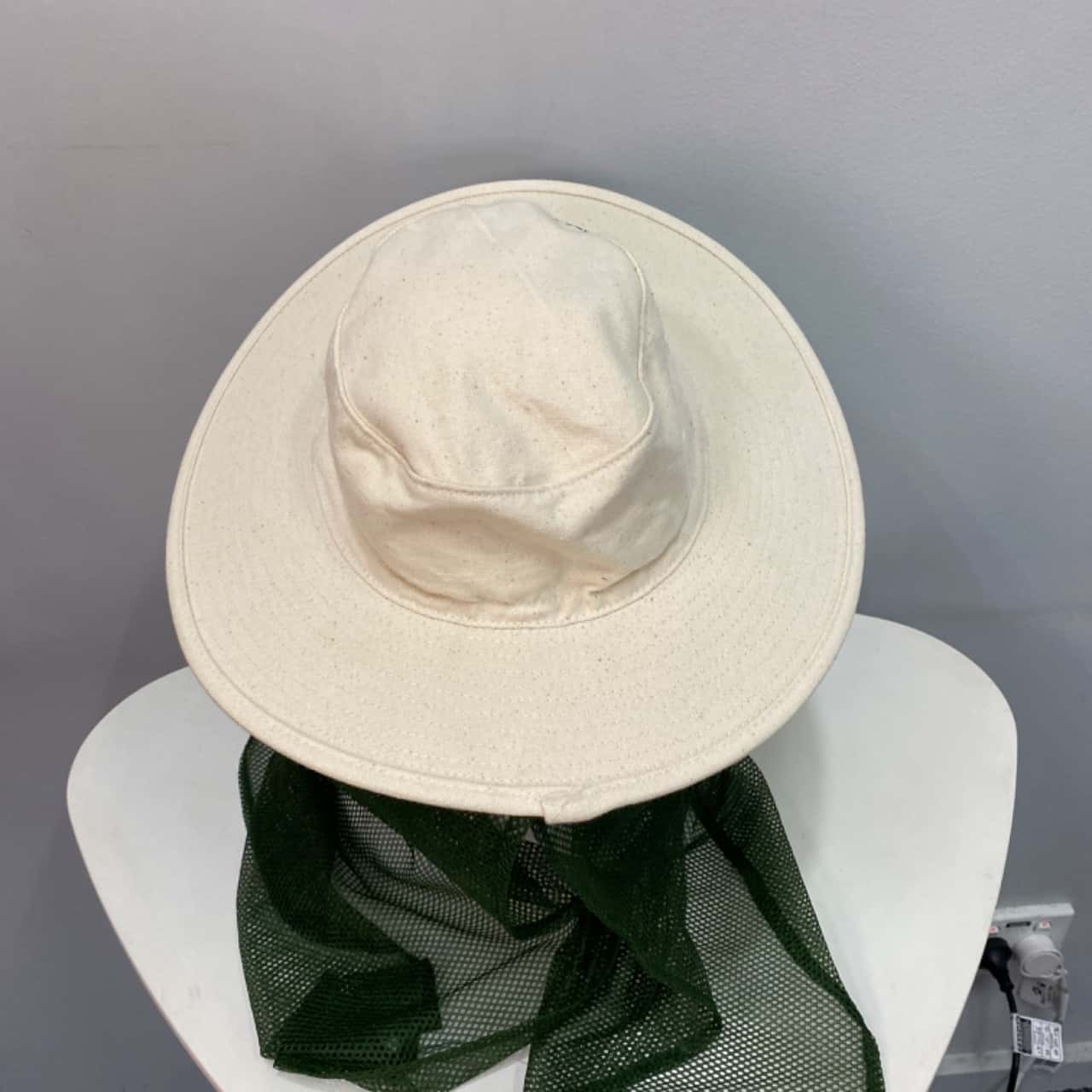 BNWOT Aussie Flynet wide brim hat with mesh flynet