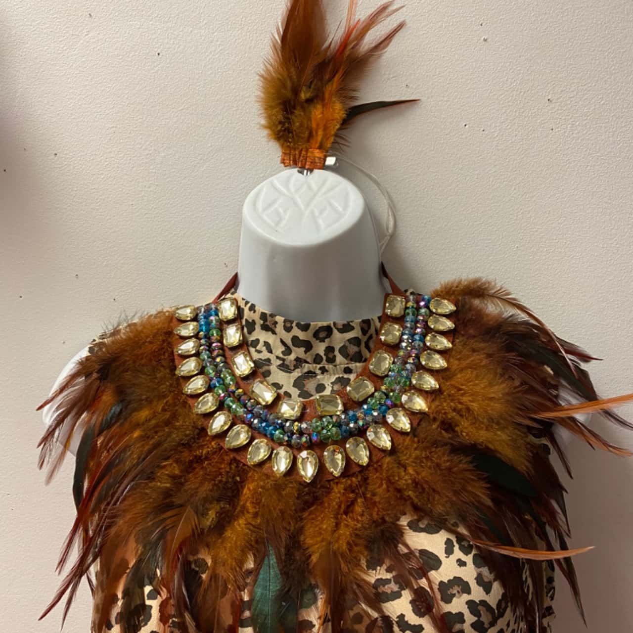 Womens Feathered neck accessory w/coloured beads(s)
