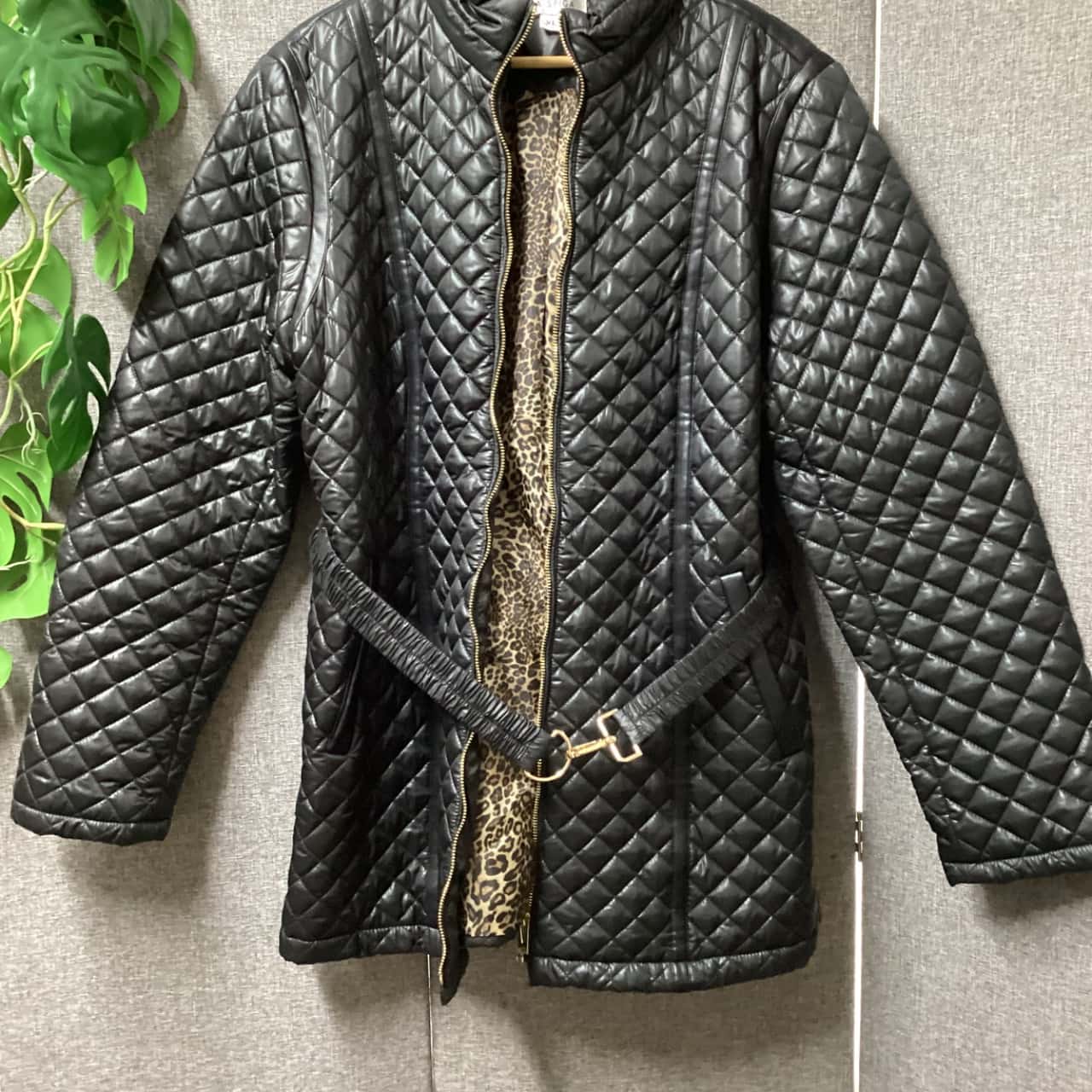 Womens thin puffer jacket, Size XL Black