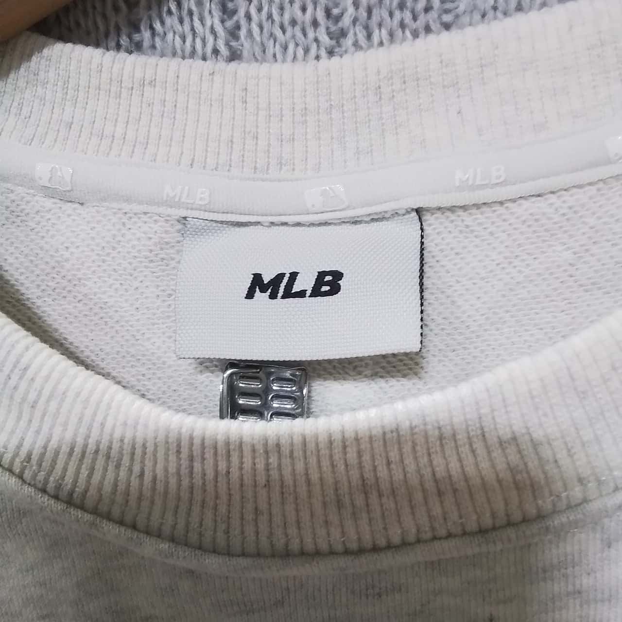 MLB Genuine Merchandise Unisex Size M Crew Neck Jumper White (s)