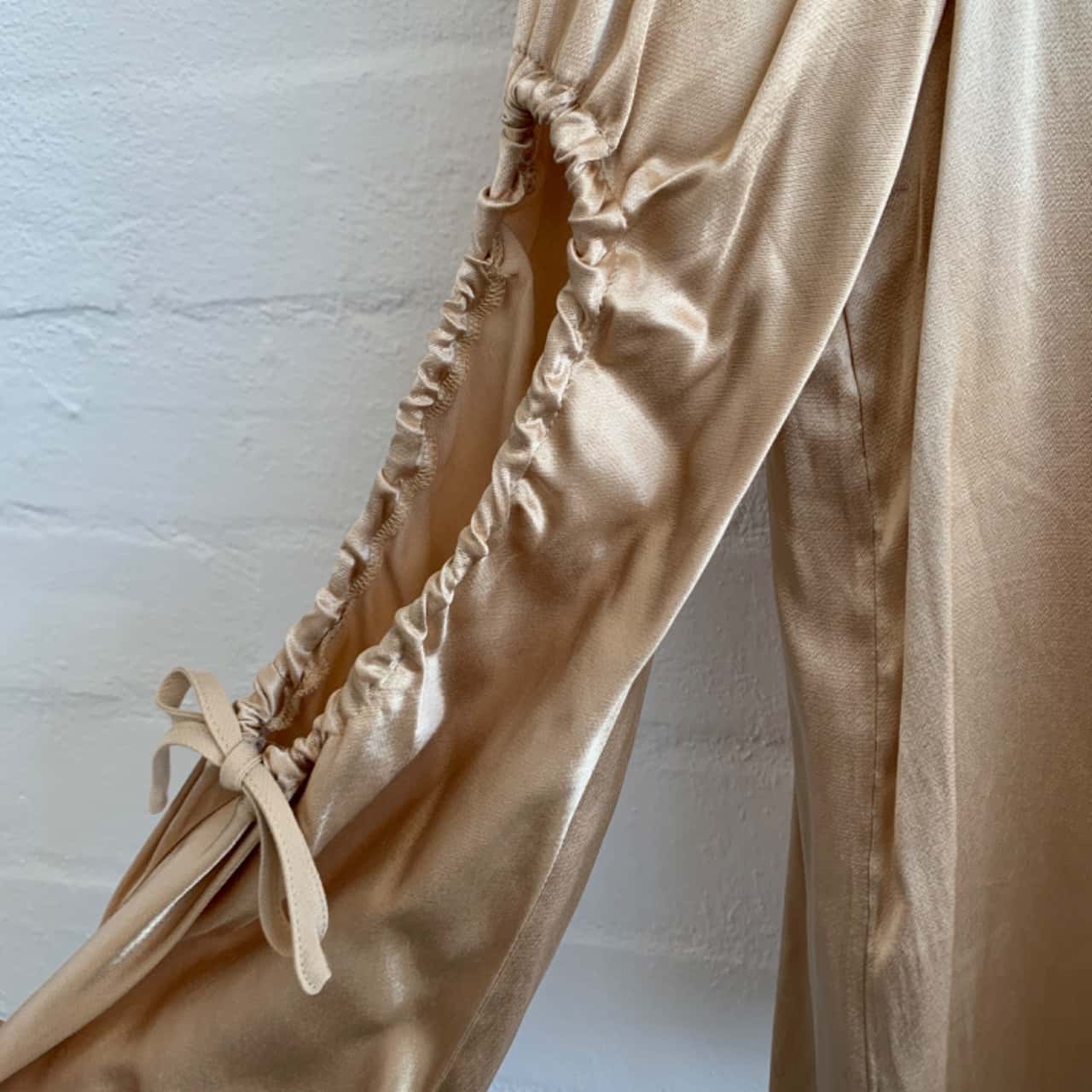 Wayne Cooper Size 8 Ruched Sleeve Gold Satin Top(s)