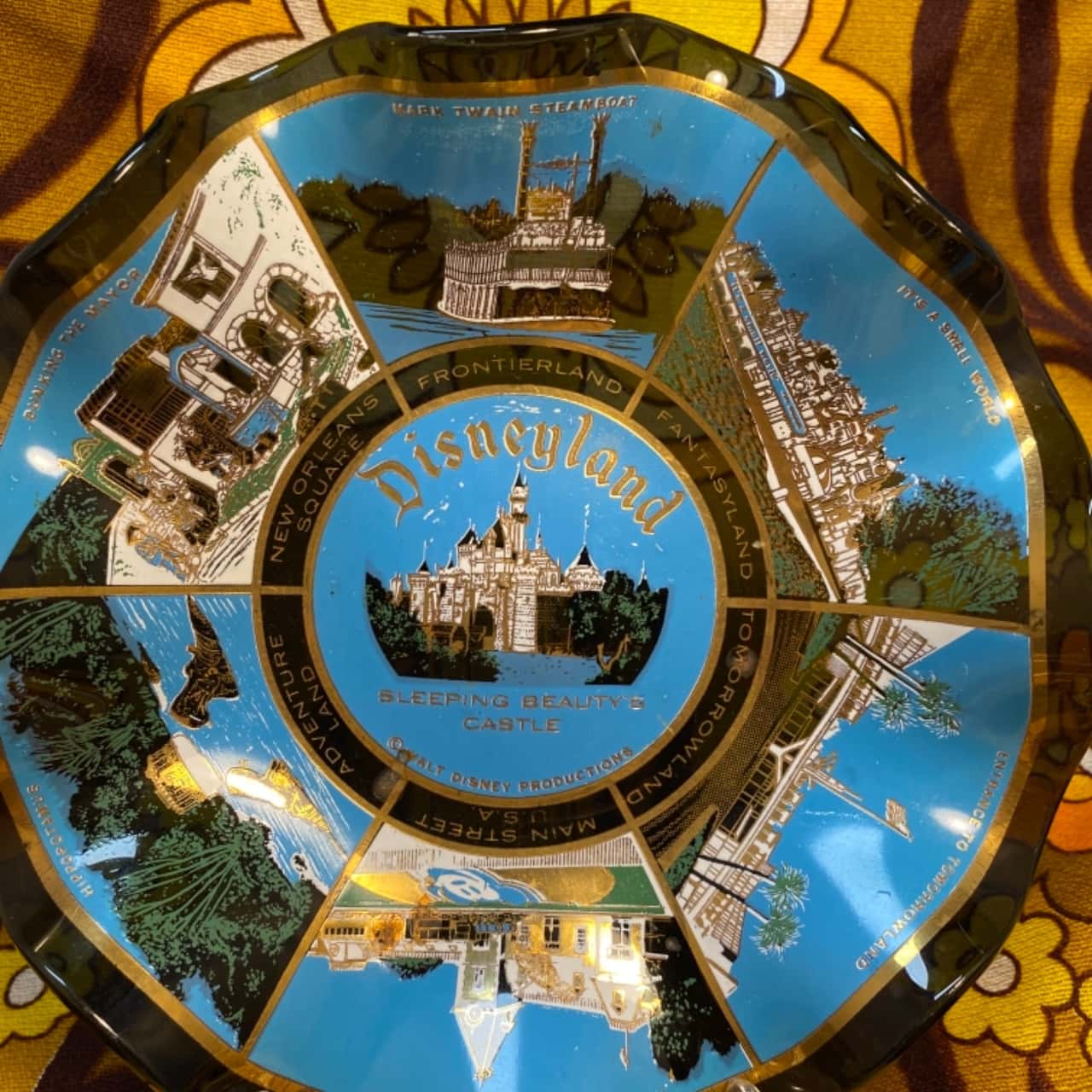 Disneyland collective decorative plate 70s