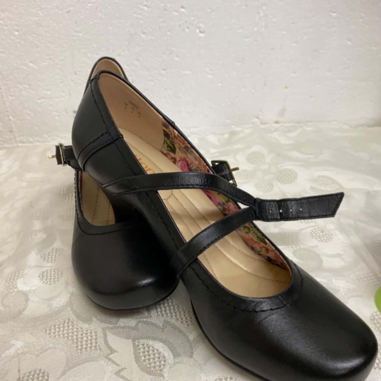 Other Womens Size 6 Black Vanessa Vanes (s)